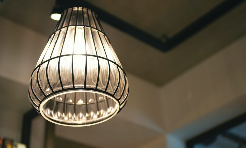 How to choose a hanging light for your entranceway - Royal Examiner
