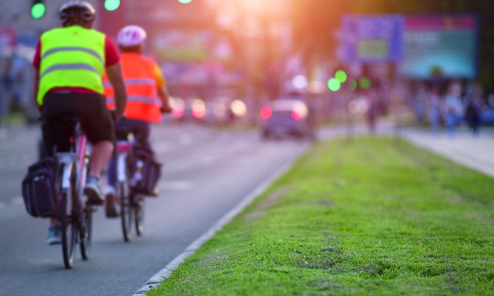 A guide to cycling etiquette and safety - Royal Examiner