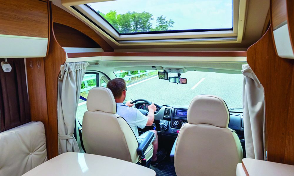 3 tips for driving a motorhome - Royal Examiner