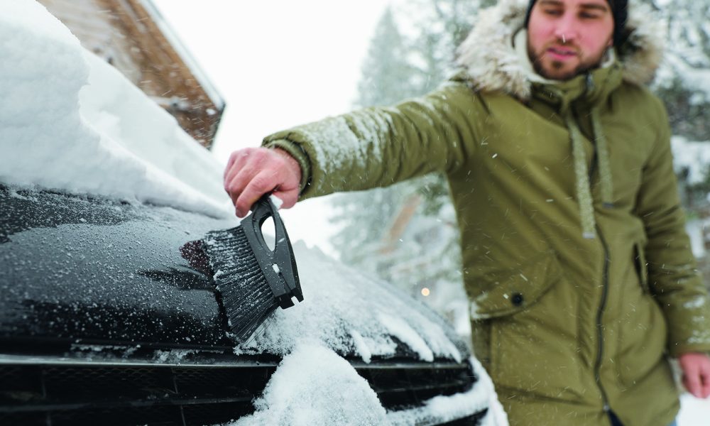 The best way to clear snow off your car - Royal Examiner