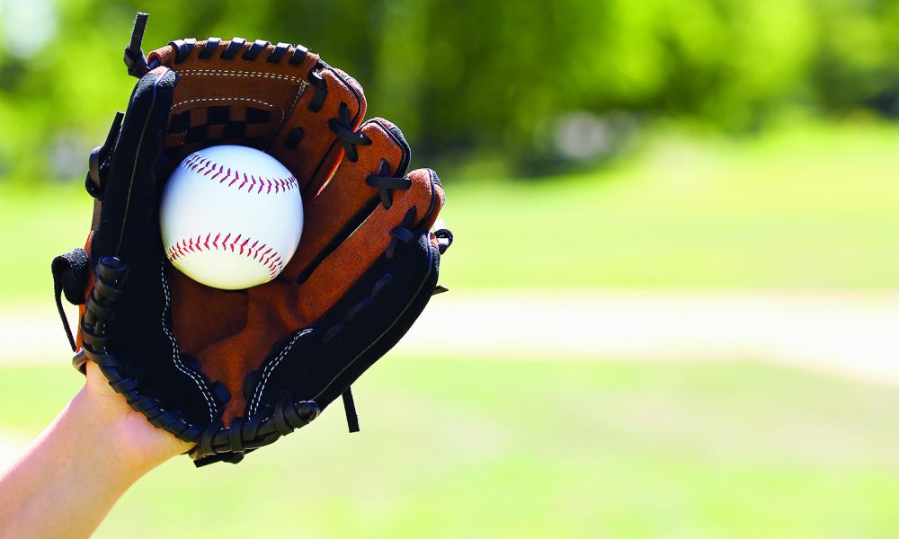 How to choose a baseball glove - Royal Examiner