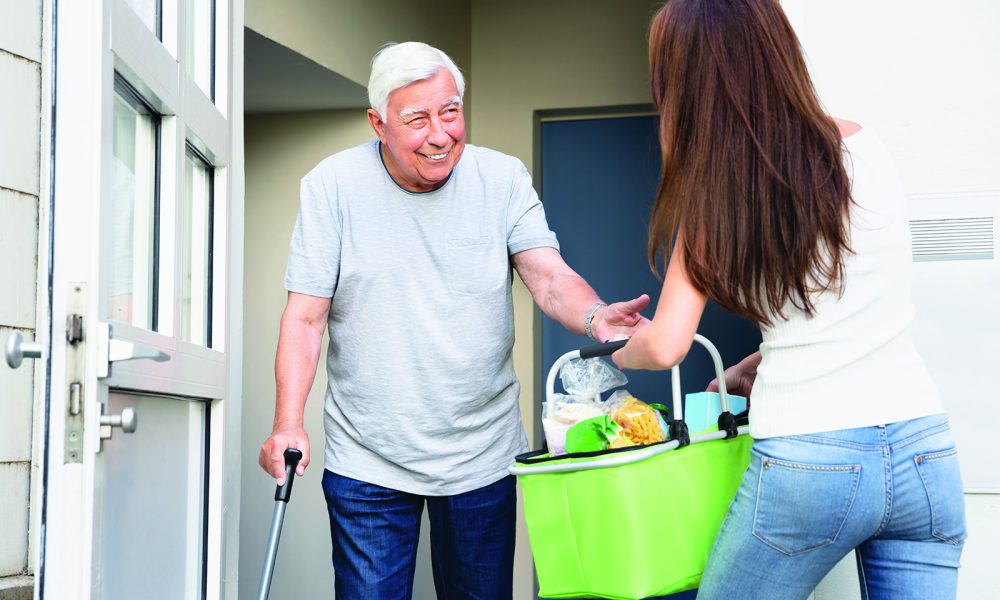 4 tips for assisting an elderly relative from a distance - Royal Examiner