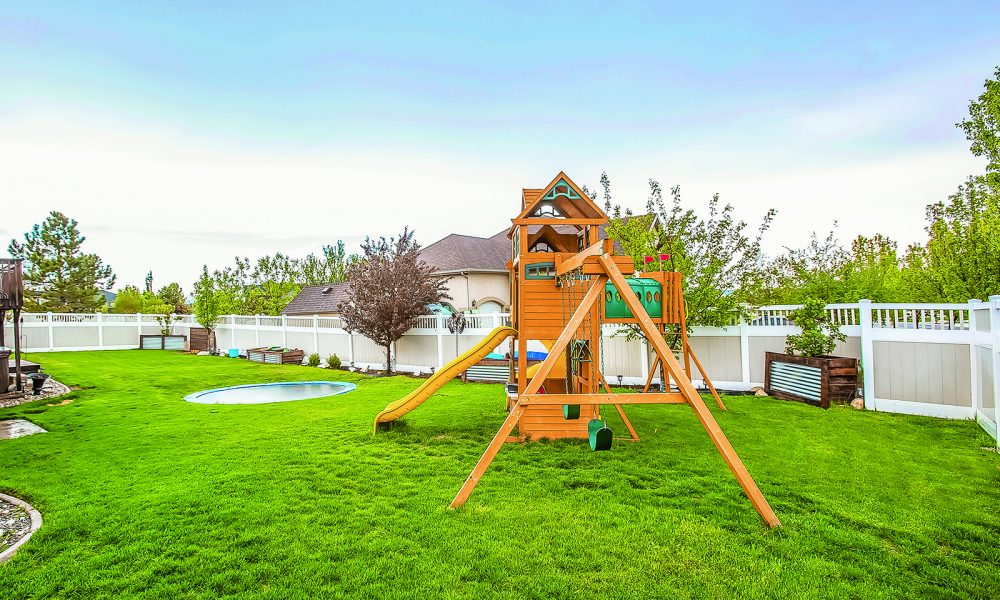 How to choose the perfect children’s play structure - Royal Examiner