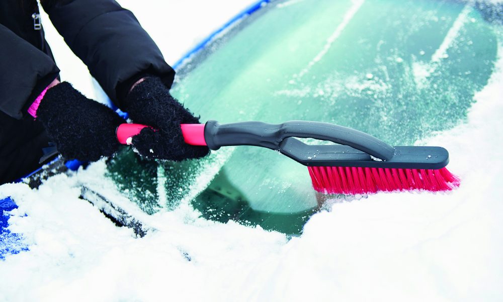 Five criteria for selecting a snow brush - Royal Examiner