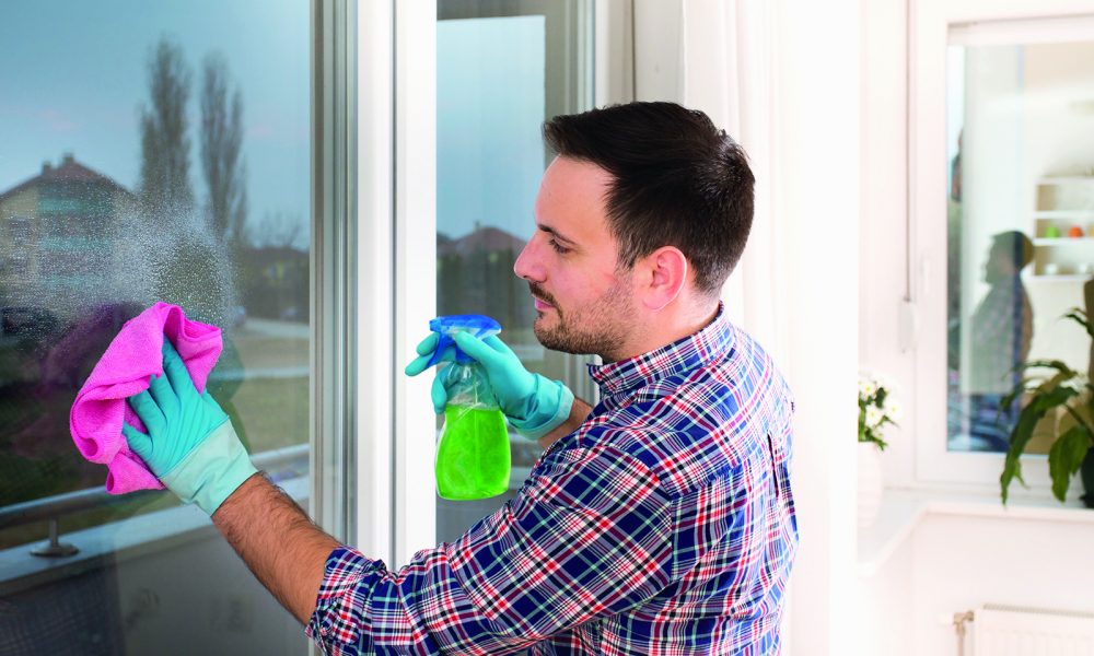 5 mistakes to avoid when cleaning your windows and mirrors - Royal Examiner