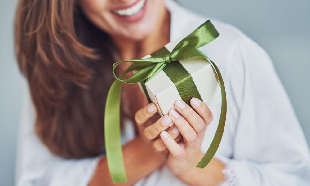 Splendor in Gifting: Elevate the Festive Season with Luxury Presents ...