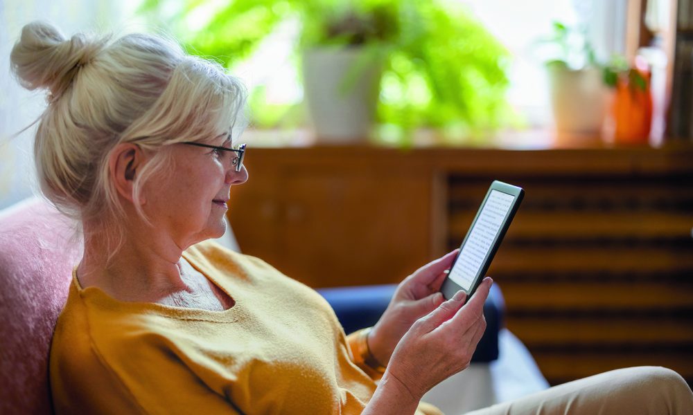 E-Readers: The Perfect Companion for Book-Loving Seniors - Royal Examiner